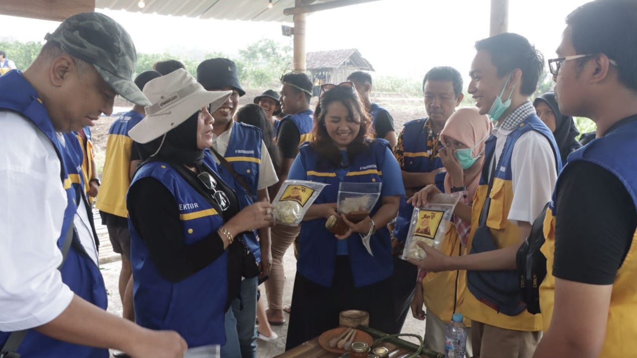 Rektor Unitomo Kunjungi KKN Tematik Pariwisata Berbasis Kearifan Lokal ...